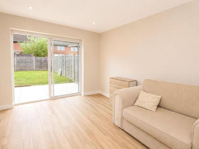 3 bedroom semi detached house to rent