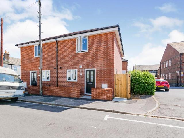 3 bedroom semi detached house to rent