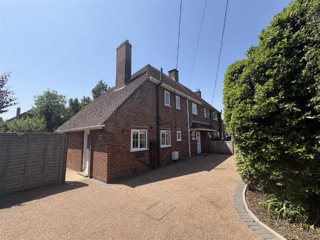 3 bedroom semi detached house to rent