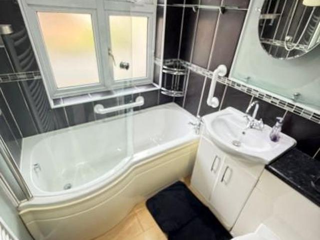 3 bedroom semi detached house to rent