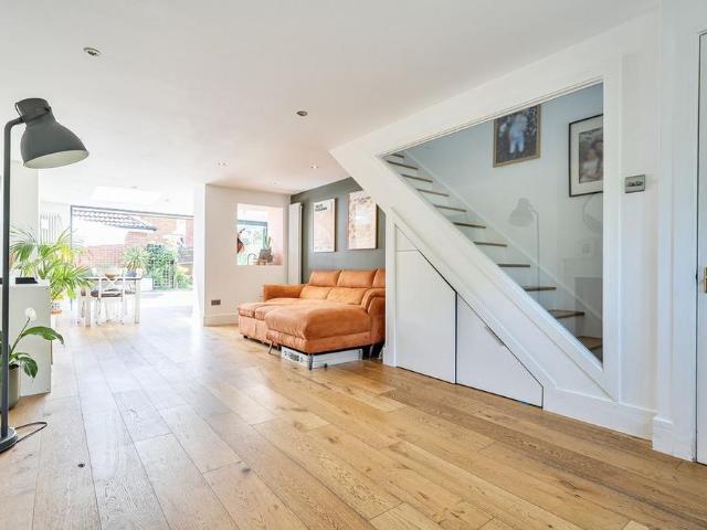 3 bedroom semi detached house to rent