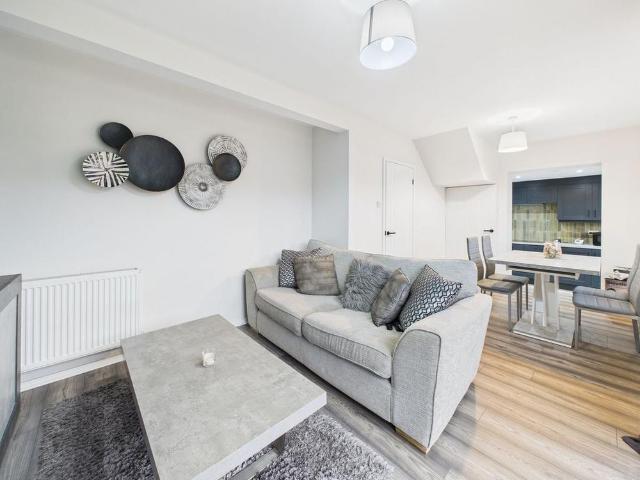 3 bedroom semi detached house to rent