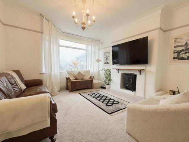 3 bedroom semi detached house to rent