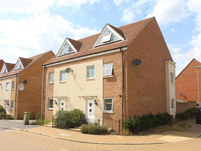 3 bedroom semi detached house to rent
