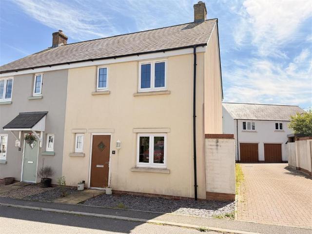 3 bedroom semi detached house to rent