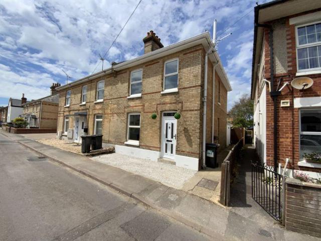 3 bedroom semi detached house to rent