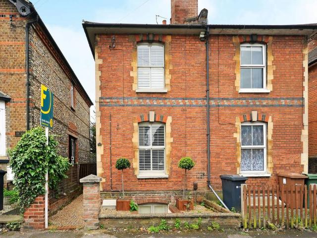 4 bedroom semi detached house to rent