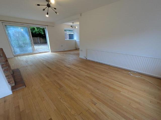 3 bedroom semi detached house to rent