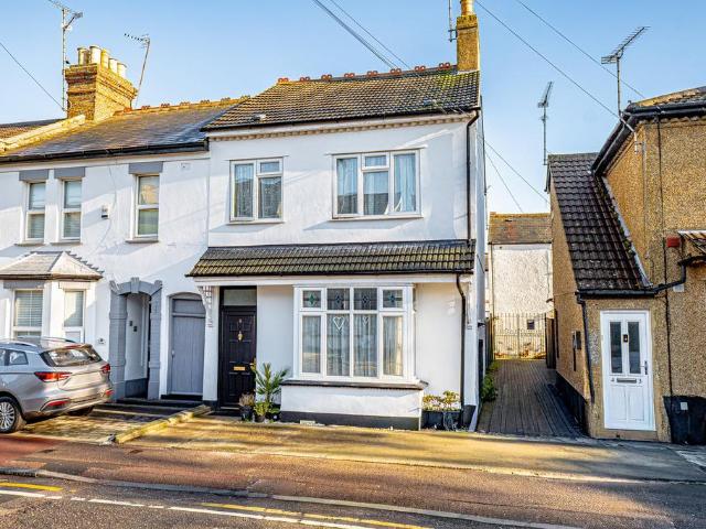 3 bedroom semi detached house to rent