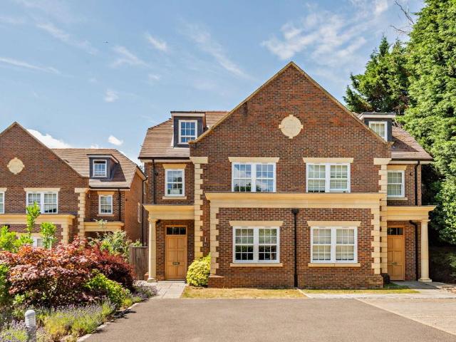 3 bedroom semi detached house to rent