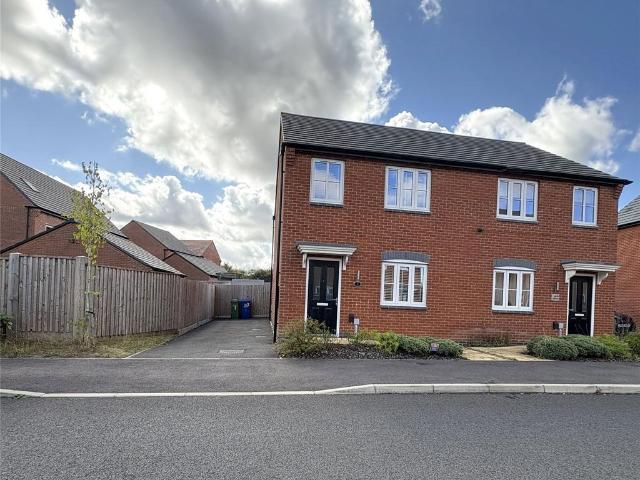 3 bedroom semi detached house to rent
