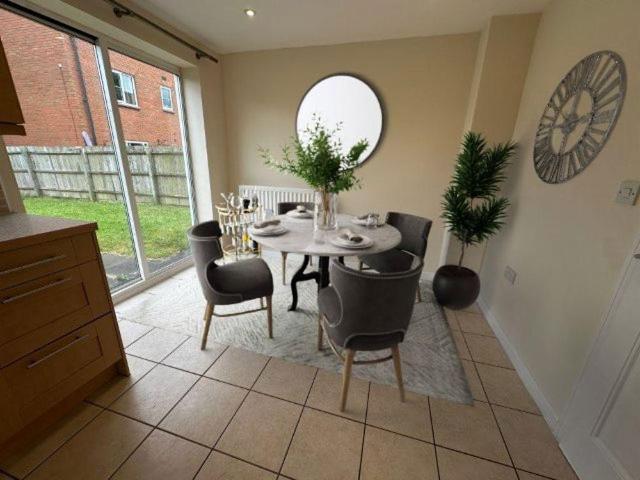 3 bedroom semi detached house to rent