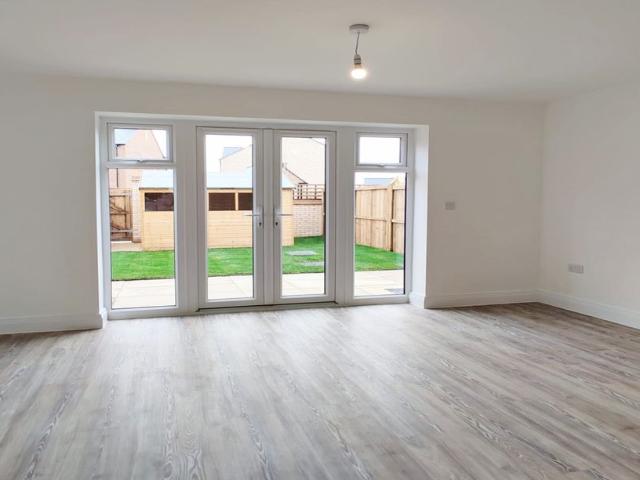 3 bedroom semi detached house to rent