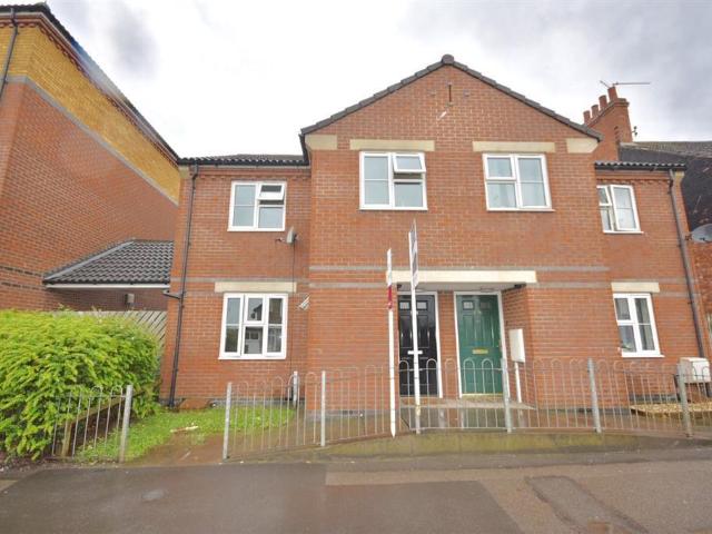 3 bedroom semi detached house to rent