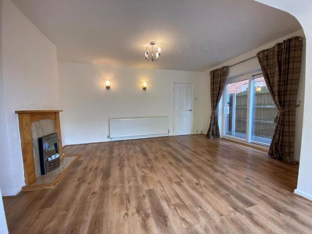 3 bedroom semi detached house to rent