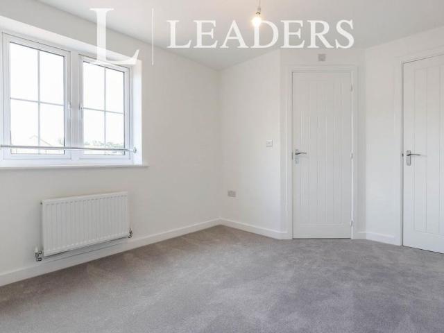 3 bedroom semi detached house to rent