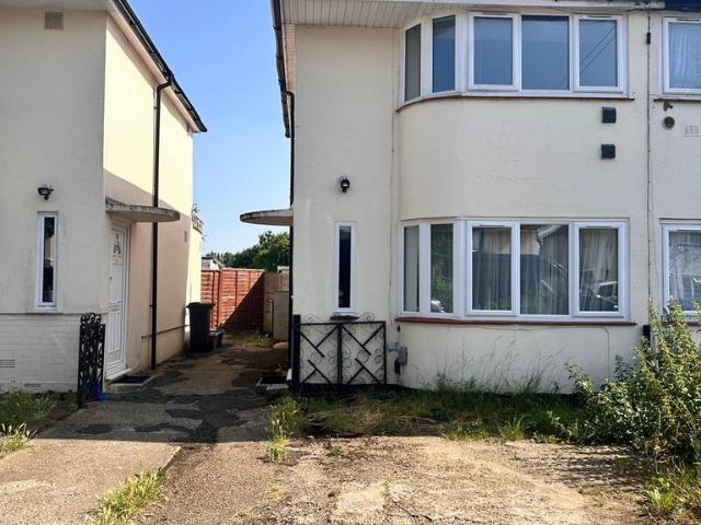 3 bedroom semi detached house to rent