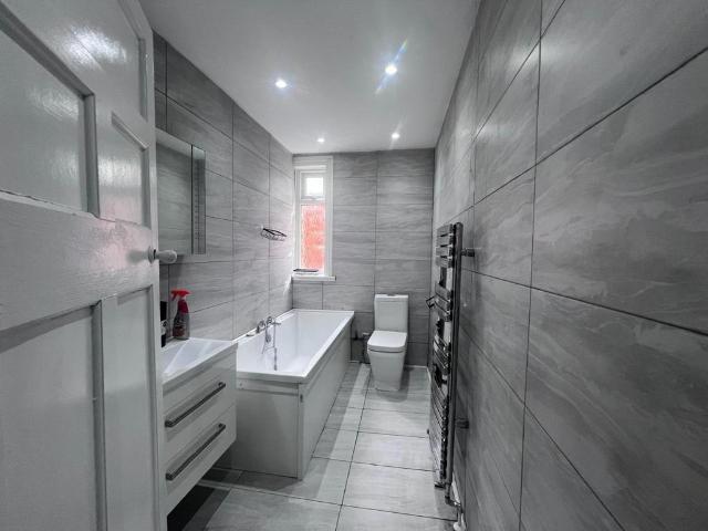 3 bedroom semi detached house to rent