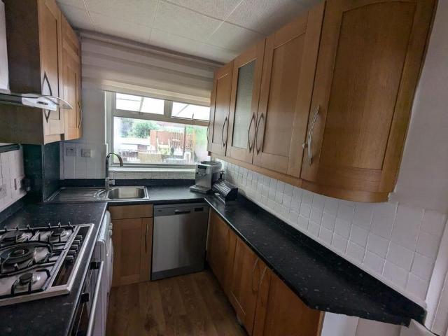 3 bedroom semi detached house to rent