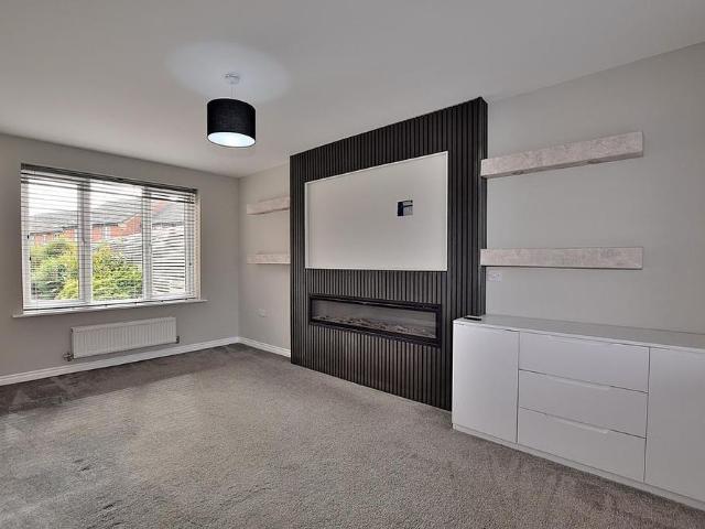 3 bedroom semi detached house to rent