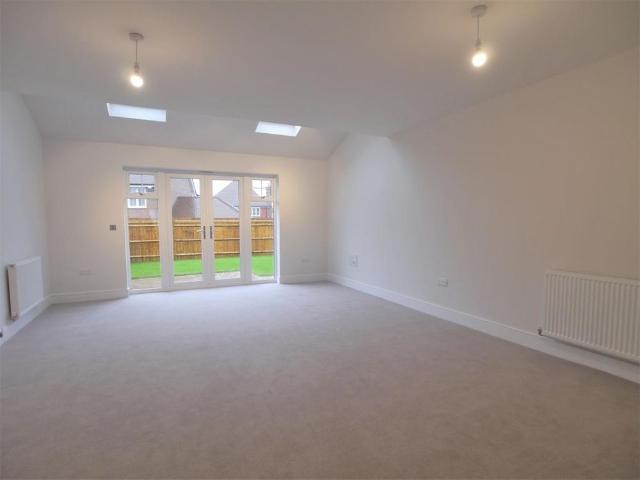 3 bedroom semi detached house to rent
