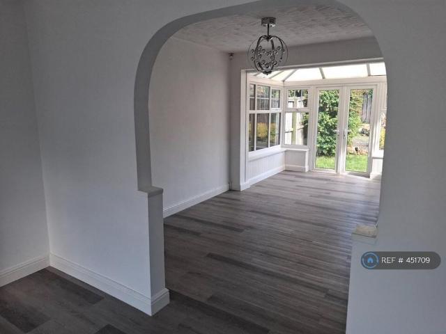 3 bedroom semi detached house to rent