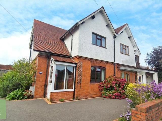 3 bedroom semi detached house to rent