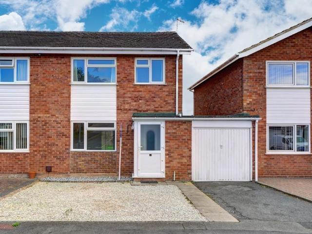 3 bedroom semi detached house to rent