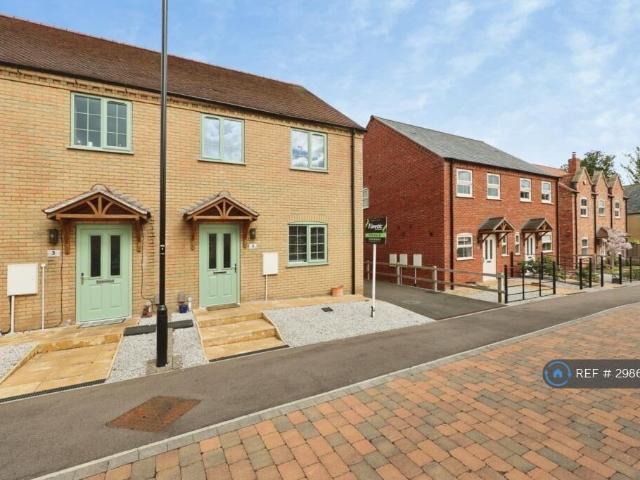 3 bedroom semi detached house to rent