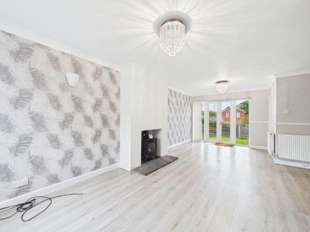 3 bedroom semi detached house to rent