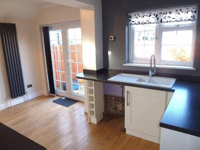 3 bedroom semi detached house to rent