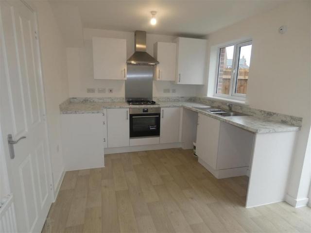 3 bedroom semi detached house to rent