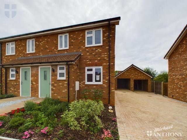 3 bedroom semi detached house to rent