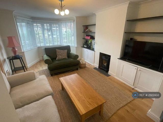 3 bedroom semi detached house to rent
