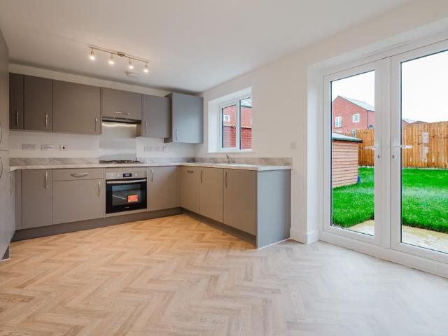 3 bedroom semi detached house to rent