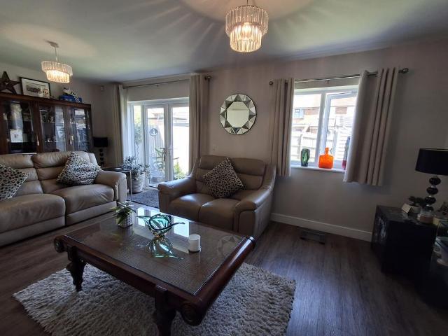 3 bedroom semi detached house to rent