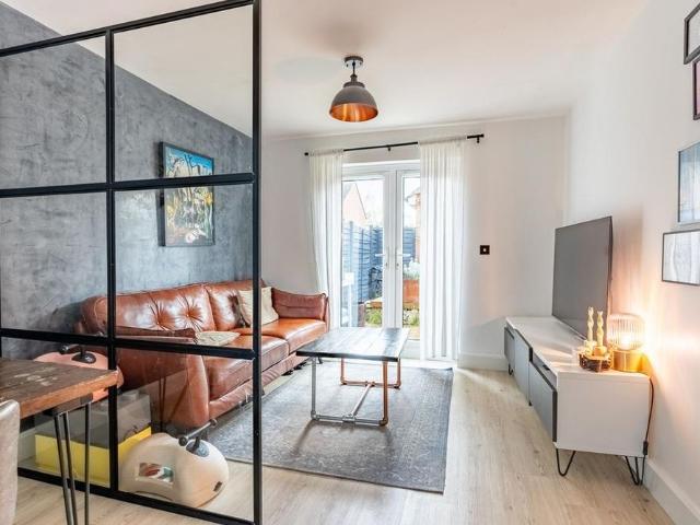 3 bedroom semi detached house to rent
