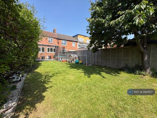 3 bedroom semi detached house to rent