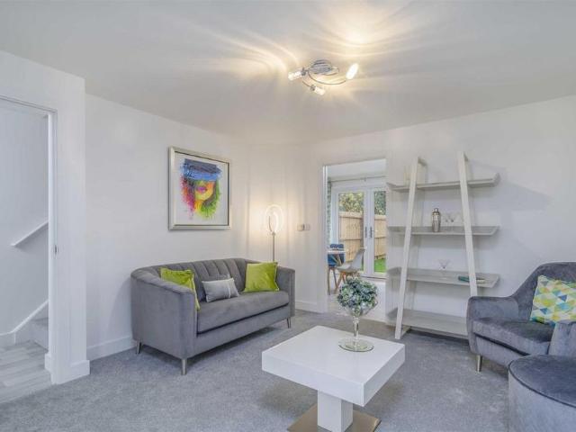 3 bedroom semi detached house to rent