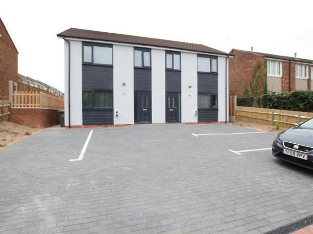 3 bedroom semi detached house to rent