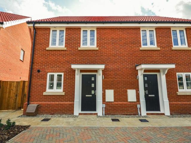 3 bedroom semi detached house to rent