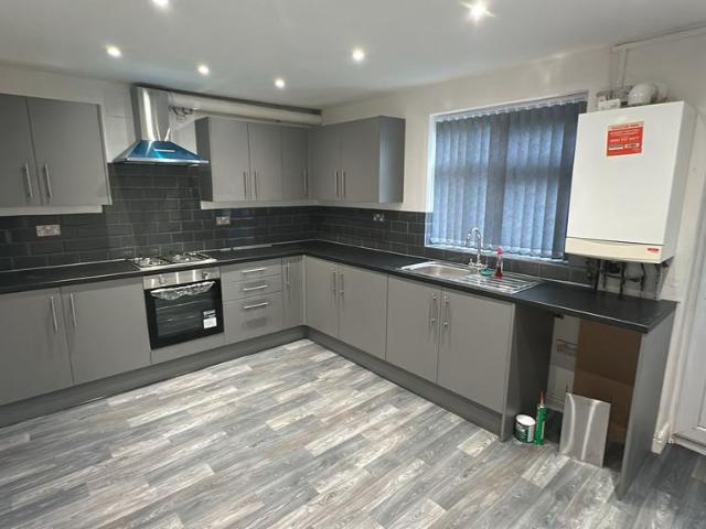 3 bedroom semi detached house to rent