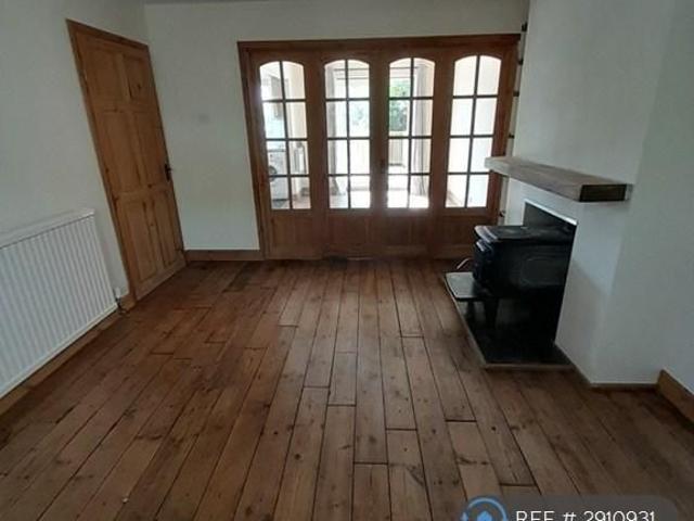 3 bedroom semi detached house to rent