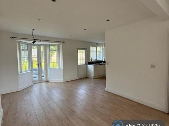 3 bedroom semi detached house to rent