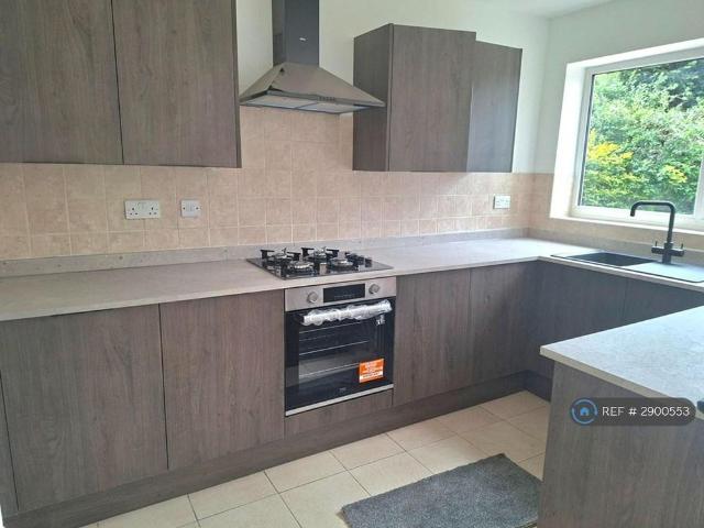 3 bedroom semi detached house to rent