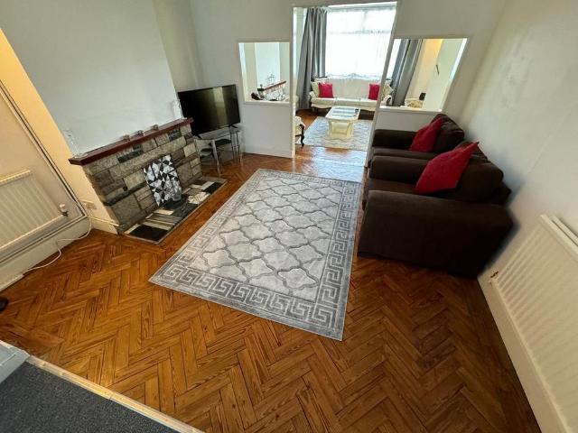3 bedroom semi detached house to rent