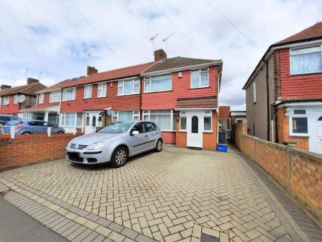 3 bedroom semi detached house to rent