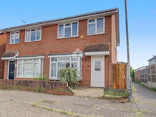 3 bedroom semi detached house to rent