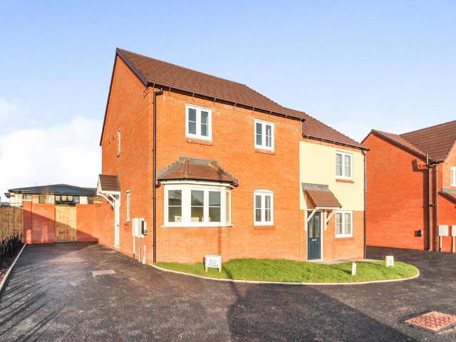 3 bedroom semi detached house to rent