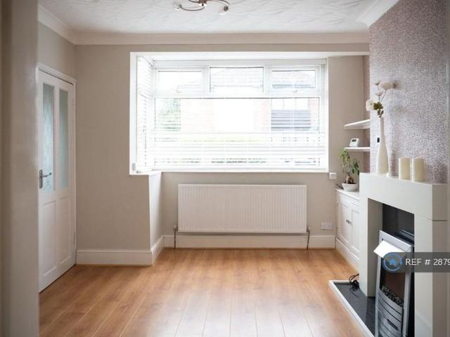 3 bedroom semi detached house to rent